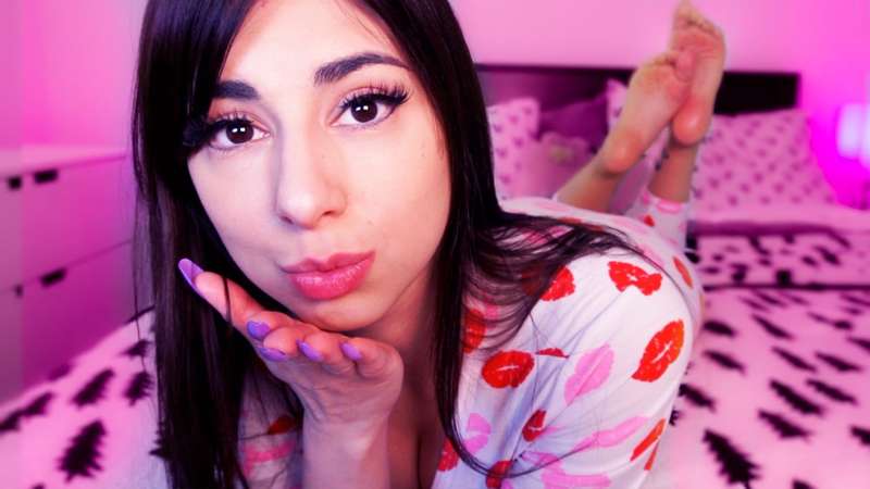 "Early Access: ASMR 💋 Goodnight Kisses 💋 loving & up close personal attention" by lunarexx from ...